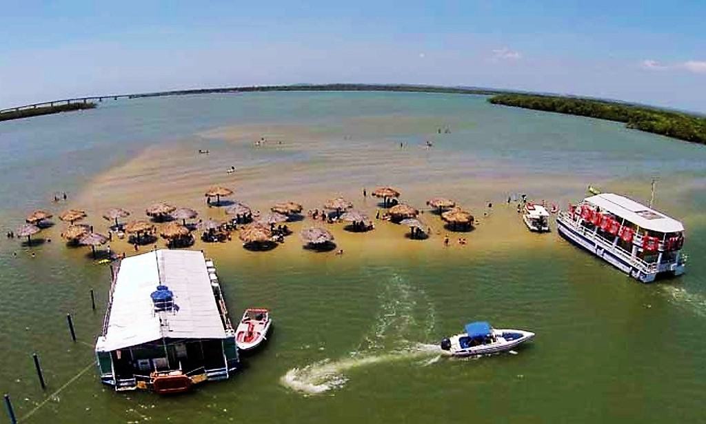 Ilha Crôa do Goré revela beleza inóspita e piscinas naturais em Aracaju