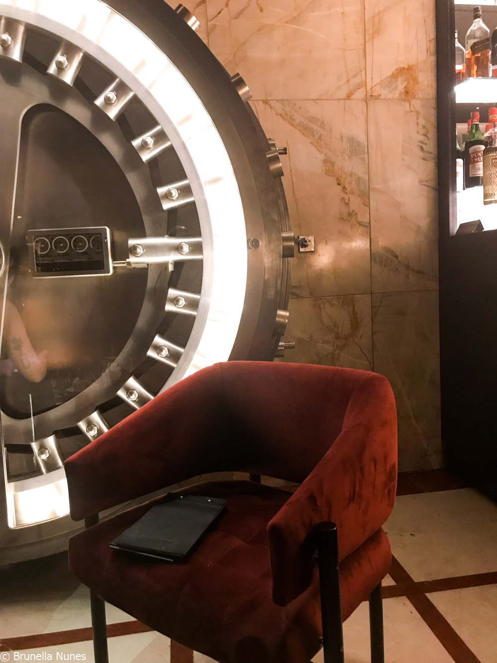 Bar do Cofre: um dos lugares mais legais de SP fica escondido no ...